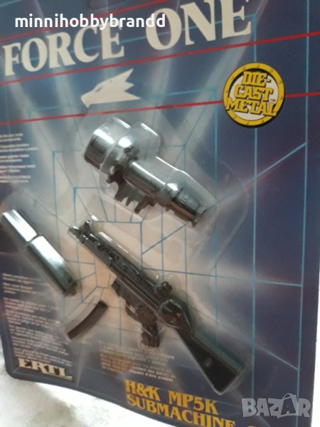 AK 47 , M 16 ,M60,FAMAS ASSAULT, MP5K SUBMACHINE GUN, UZI. Scale 1>