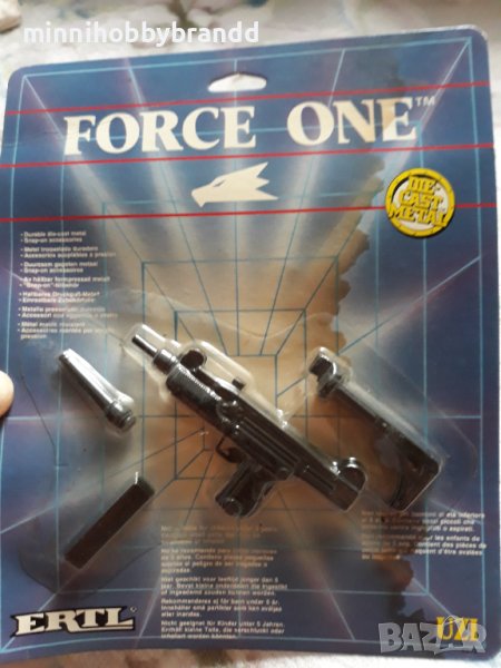 AK-47 , M 16 ,M60,FAMAS ASSAULT, MP5K SUBMACHINE GUN, UZI. Scale 1>