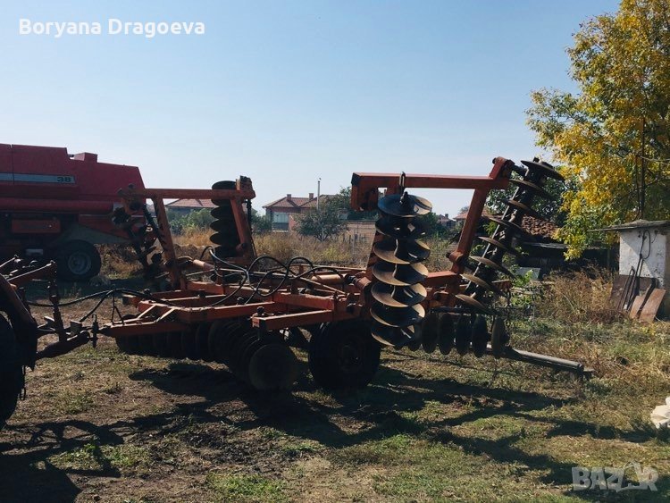 Трактор Т-150 с прикачен селскостопански инвентар в Селскостопанска ...